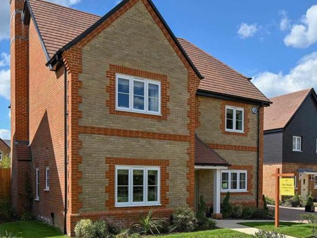 3 Bedroom House High Wycombe Buckinghamshire LS96174138