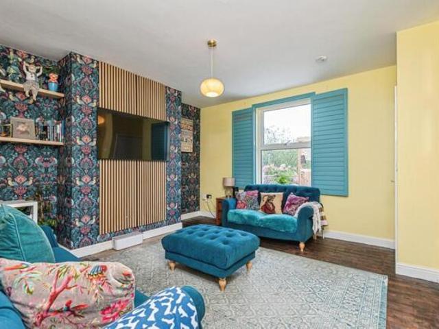 3 Bedroom House Huddersfield Kirklees 101168526
