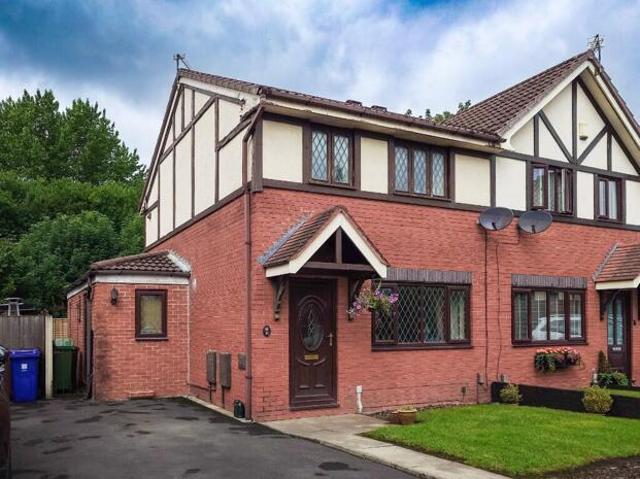 3 Bedroom House Hyde Tameside 100263372