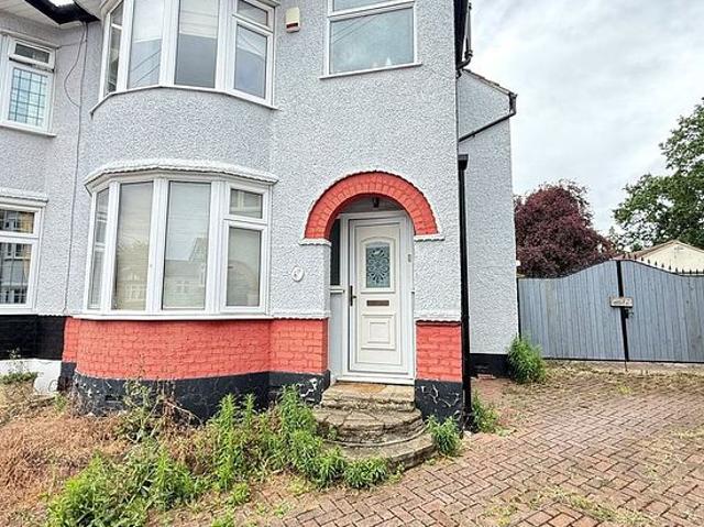 3 bedroom house in Chigwell