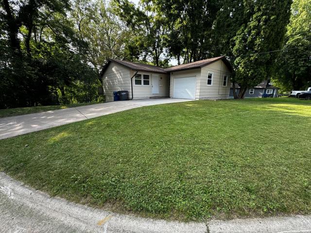 3 Bedroom house in Bettendorf 2 Bath 1 car attached garage with walkout basement