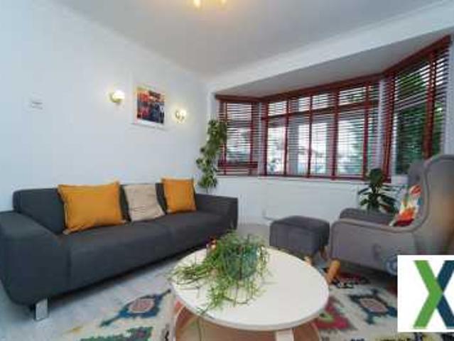 3 bedroom house in Brampton Gardens, Walton On Thames, KT12 3 bed #2435559