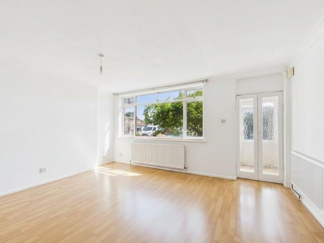 3 bedroom House in Gordon Road, Berkshire