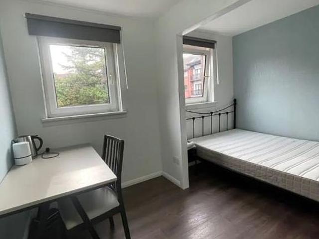 3 bedroom house in Glasgow
