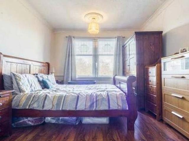 3 bedroom house in Glasgow