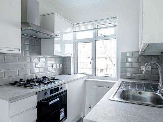 3 bedroom house in Greenford