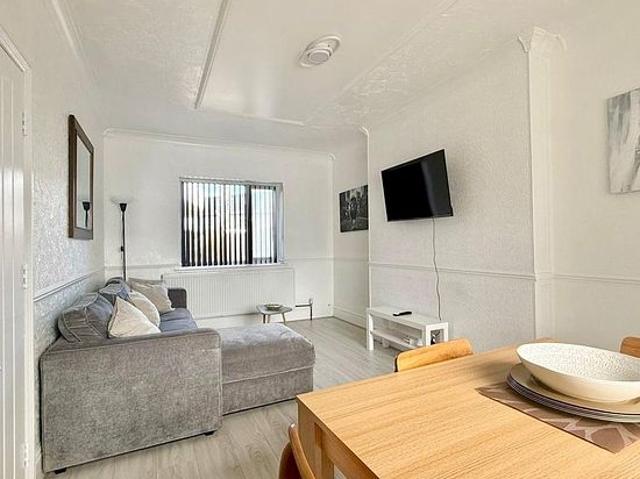 3 bedroom house in Dagenham