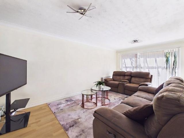 3 bedroom House in Delane Drive, Wokingham