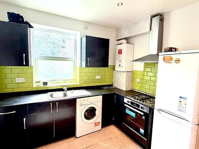 3 bedroom house in Ilford