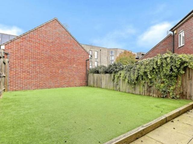 3 bedroom house in Loughton