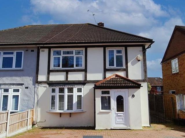 3 bedroom house in Loughton