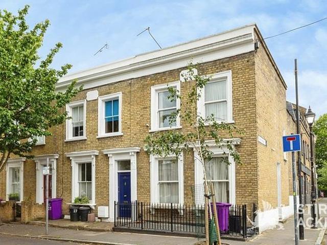 3 bedroom house in London