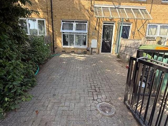 3 bedroom house in London