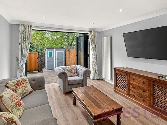 3 bedroom house in London