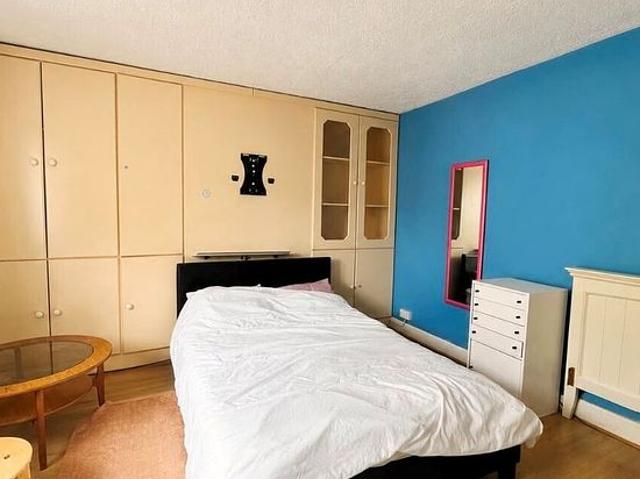 3 bedroom house in London