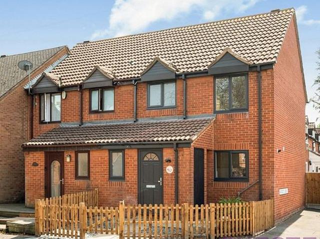 3 bedroom house in London