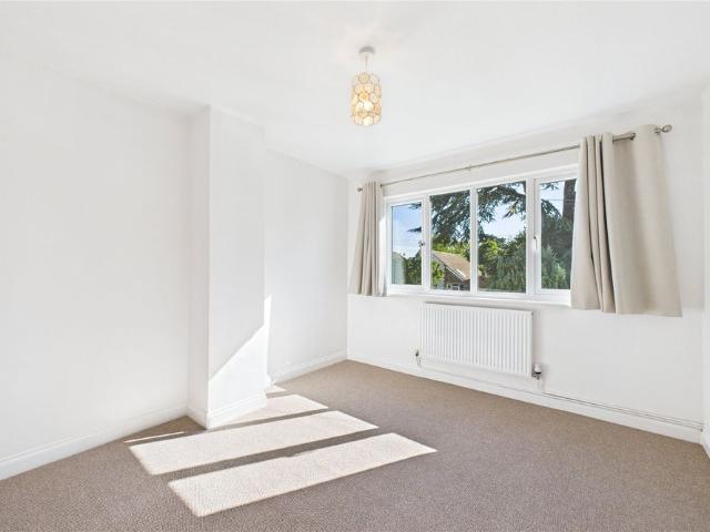 3 bedroom House in Lawn Close, Slough