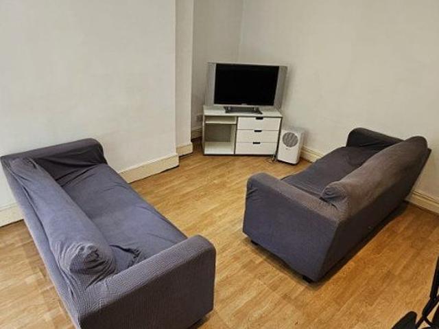 3 bedroom house in Leeds