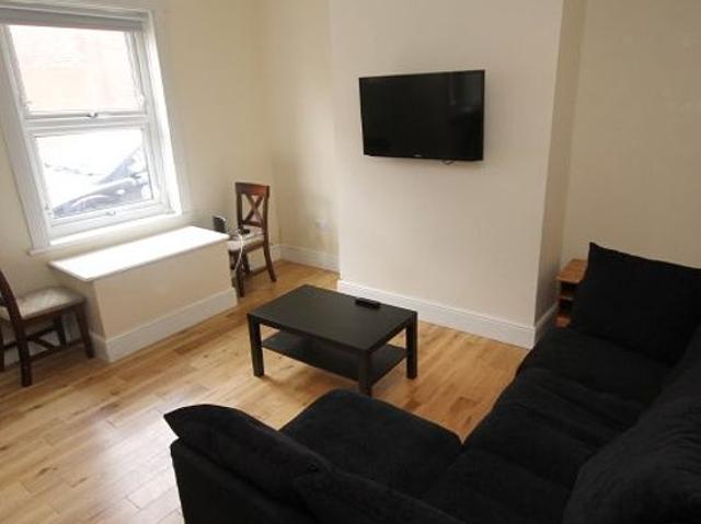 3 bedroom house in Leeds