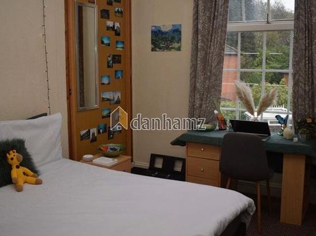 3 bedroom house in Leeds