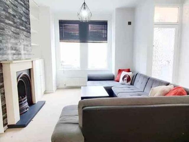 3 bedroom house in New Malden