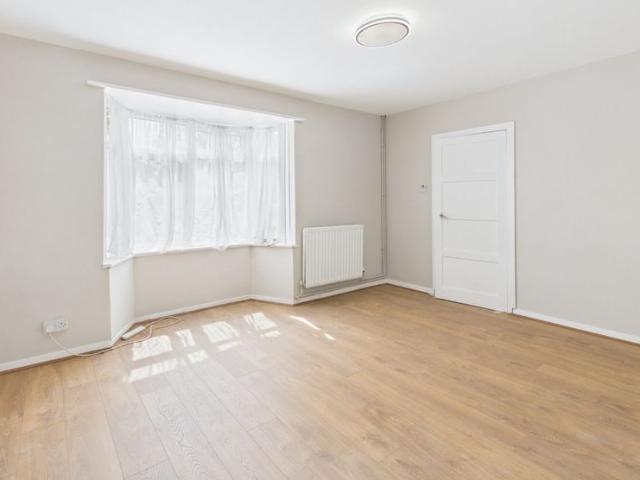 3 bedroom House in Stuart Way, Windsor