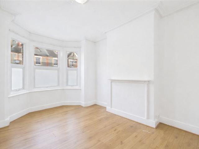 3 bedroom House in Radstock Road, Reading