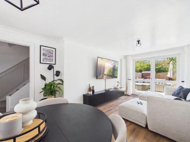 3 bedroom House in Winchgrove Road, Bracknell