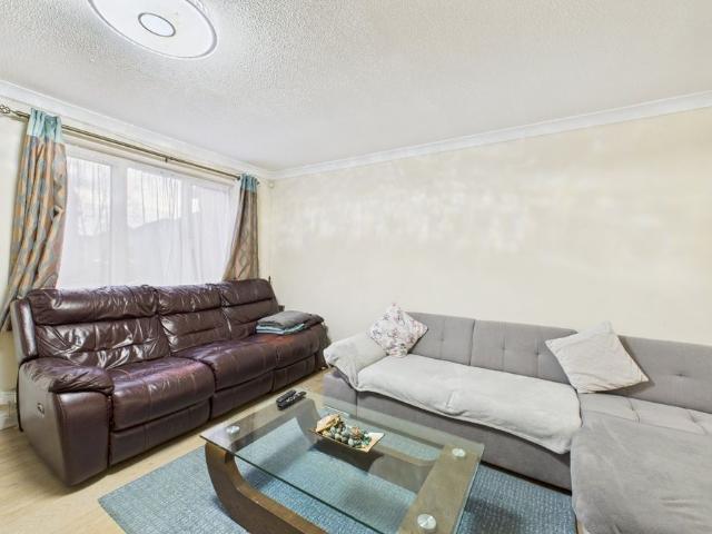 3 bedroom House in The Delph, Reading