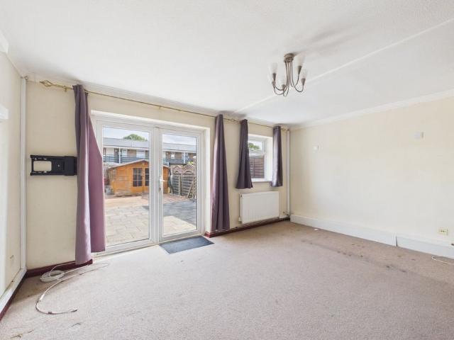 3 bedroom House in The Greenway, Slough
