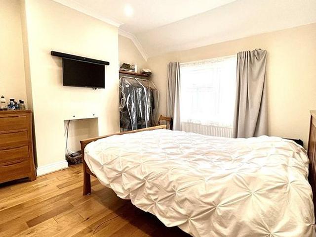 3 bedroom house in Thornton Heath