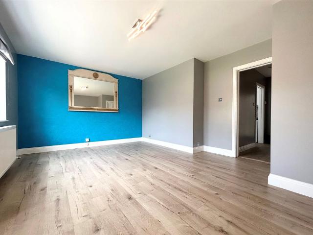 3 bedroom House in Valley Crescent, Wokingham