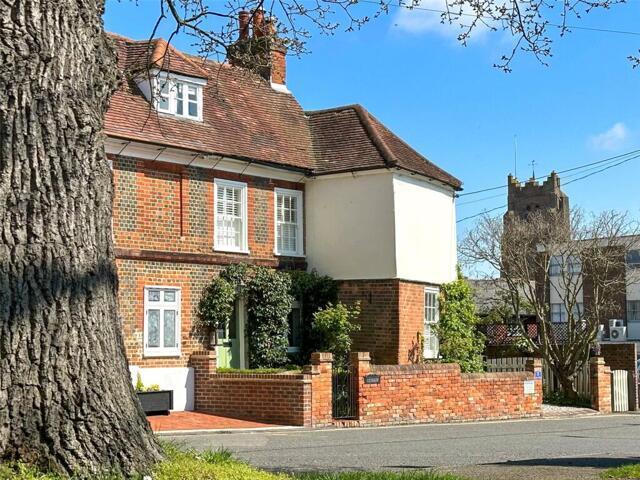 3 Bedroom House Ingatestone Essex 100953770