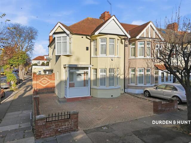 3 Bedroom House Ilford Greater London LS100917584