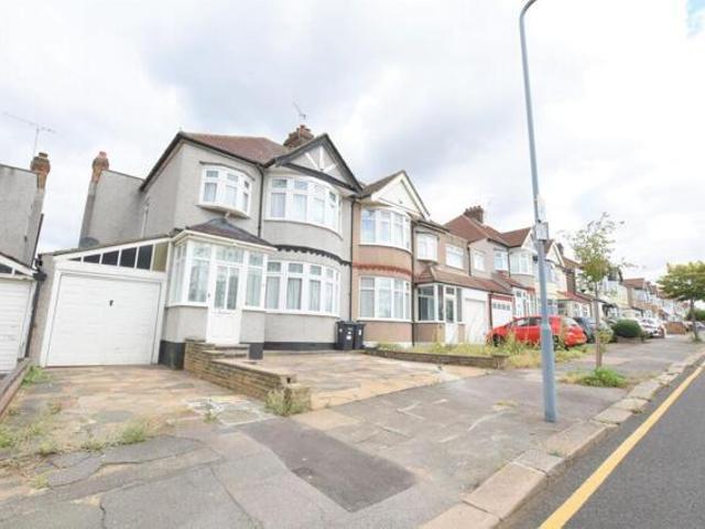 3 Bedroom House Ilford Greater London 100426689