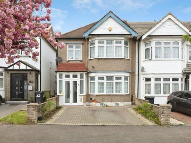 3 Bedroom House Ilford Greater London 101677269