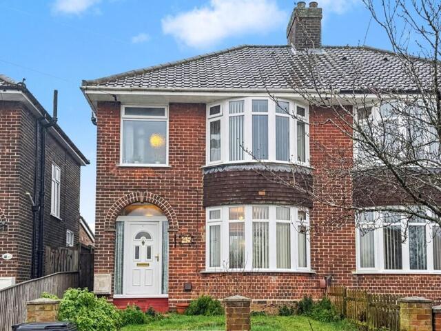 3 Bedroom House Ipswich Suffolk LS100263291