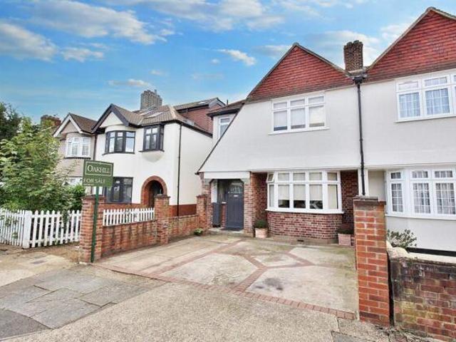 3 Bedroom House Isleworth Greater London LS101060024