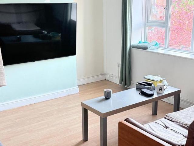 3 bedroom house of multiple occupation to rent