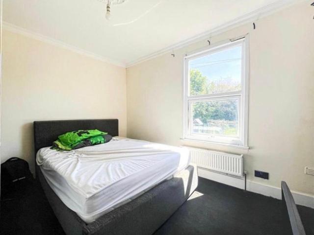 3 bedroom house of multiple occupation to rent