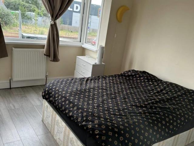 3 bedroom house of multiple occupation to rent