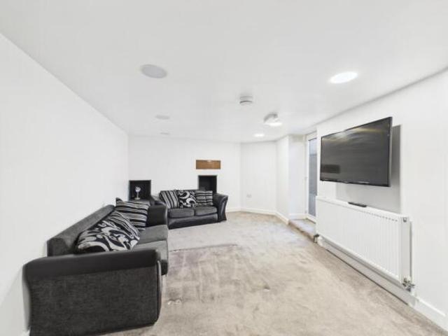 3 bedroom house of multiple occupation for sale in Primrose Hill Road, Huddersfield, West Yorkshire, HD4
