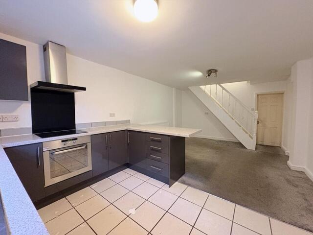 3 Bedroom House Oldham Oldham LS100685128