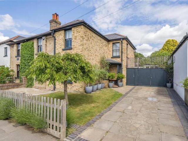 3 Bedroom House Orpington Great London LS101678765
