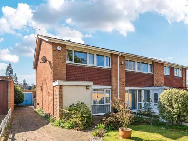 3 Bedroom House Ottershaw Surrey 101677663