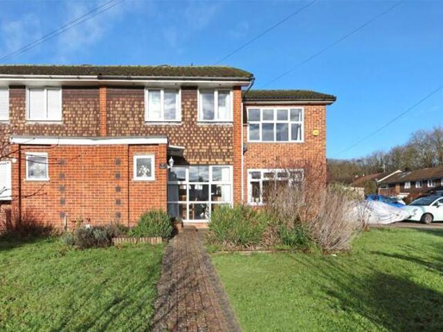 3 Bedroom House Oxted Surrey 100648953