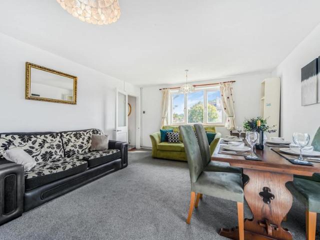 3 Bedroom House Oxford Oxford LS95719444