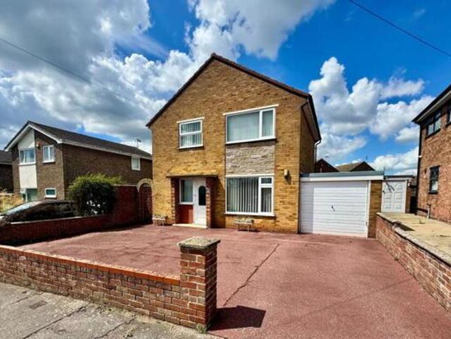 3 Bedroom House Lowestoft Suffolk 98903296
