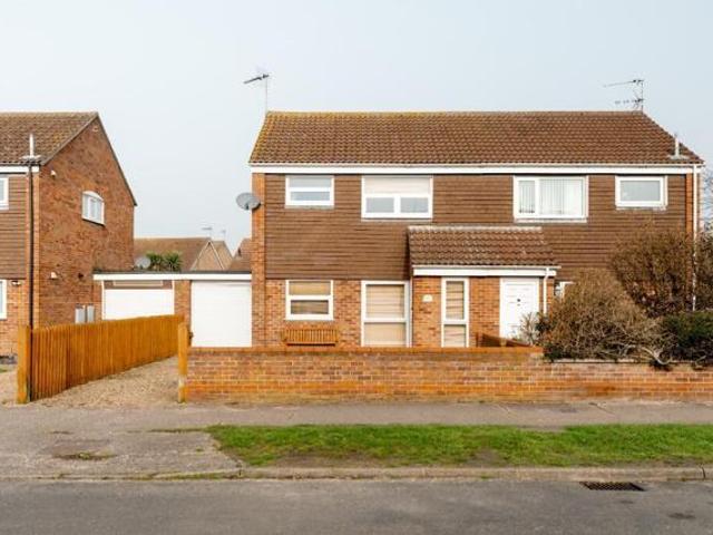 3 Bedroom House Lowestoft Suffolk LS100342826