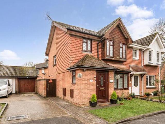 3 Bedroom House Locks Heath Hampshire LS99895570